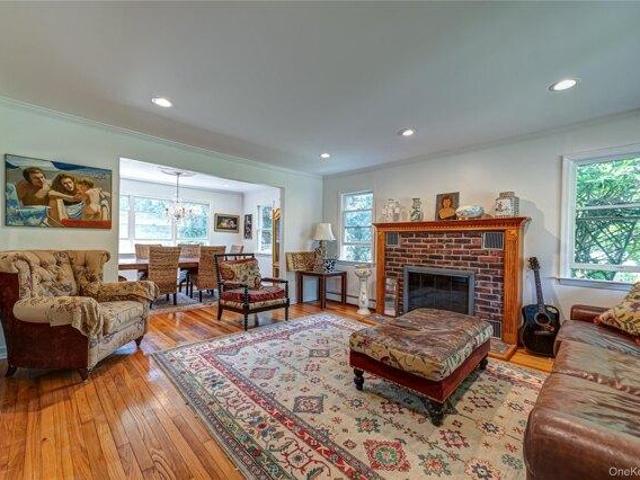 house with 5 bedroom, Babylon NY ES103621258
