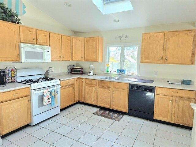 house with 5 bedroom, Barnstable MA DLS91346747