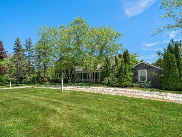 house with 5 bedroom, Barnstable MA DS104045775