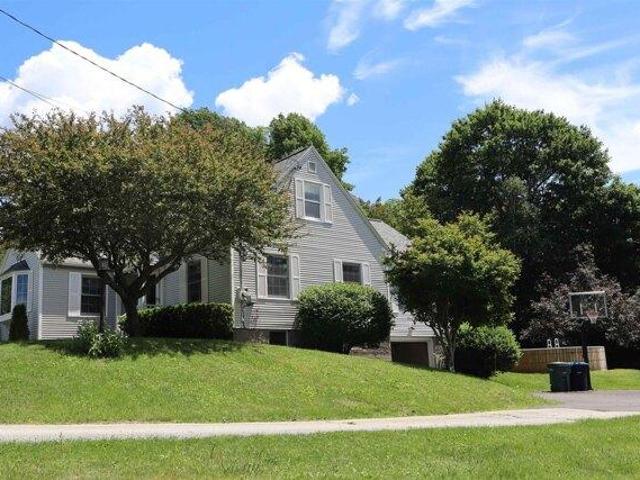 house with 5 bedroom, Barre VT ES104608305