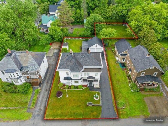 house with 5 bedroom, Barre VT ES104608905