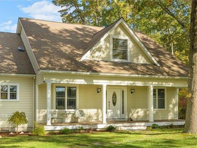house with 5 bedroom, Barrington RI DLS102828425