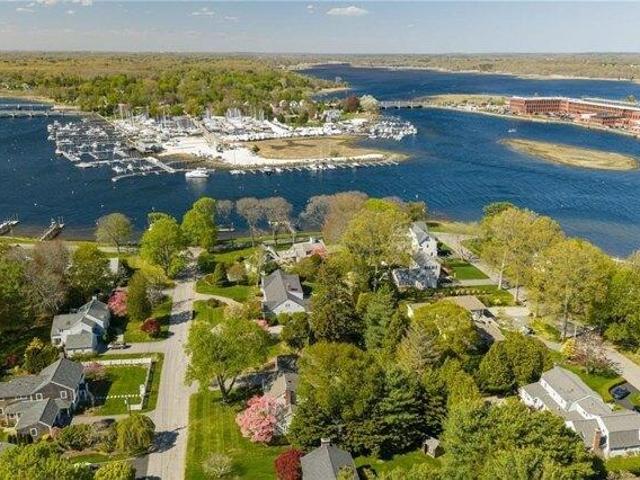 house with 5 bedroom, Barrington RI DLS102959776