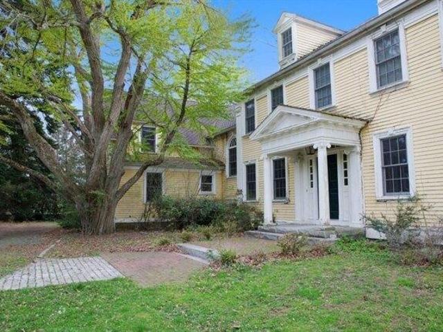 house with 5 bedroom, Barrington RI ES104790781