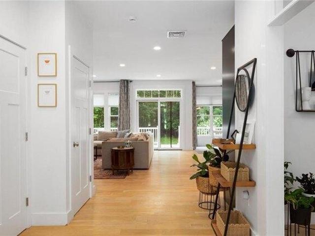 house with 5 bedroom, Barrington RI ES104790857