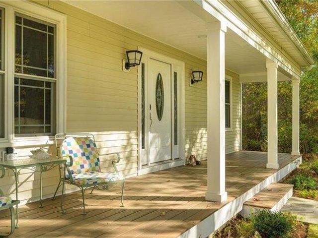 house with 5 bedroom, Barrington RI ES102828425