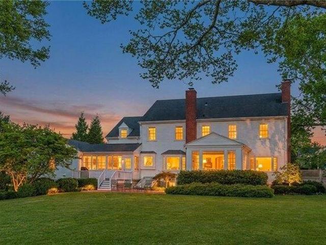 house with 5 bedroom, Barrington RI ES103250651