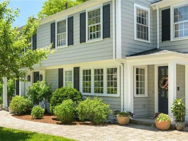 house with 5 bedroom, Barrington RI ES103495249
