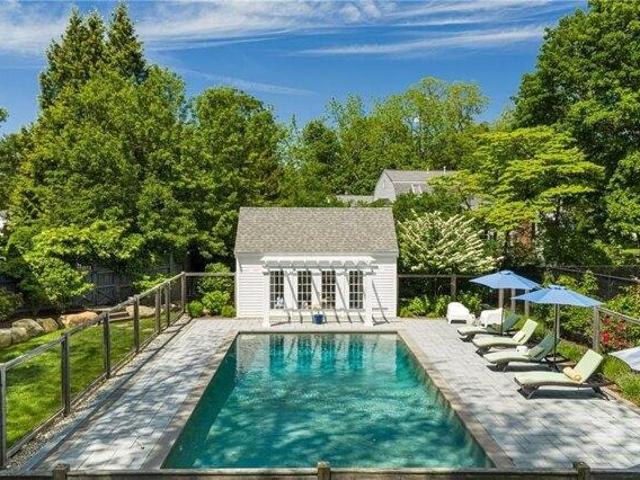 house with 5 bedroom, Barrington RI ES103666327