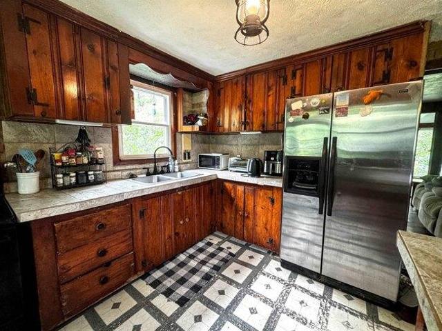 house with 5 bedroom, Bennington VT ES104604547