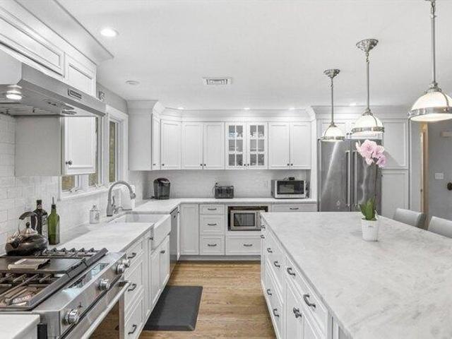 house with 5 bedroom, Bedford MA DS102801711