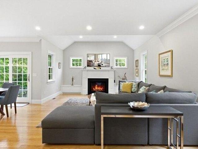 house with 5 bedroom, Bedford MA ES105127421