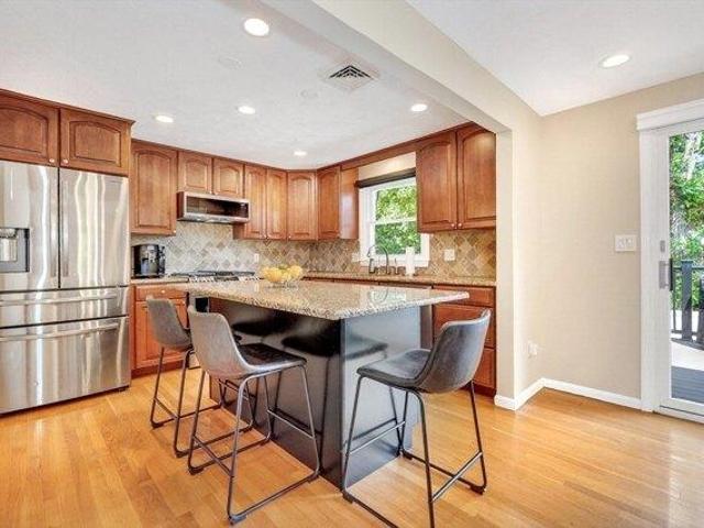house with 5 bedroom, Bedford MA ES103885970