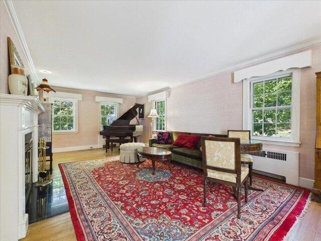 house with 5 bedroom, Belmont MA ES105095152