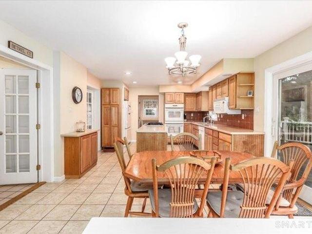 house with 5 bedroom, Bethel CT DS104237103