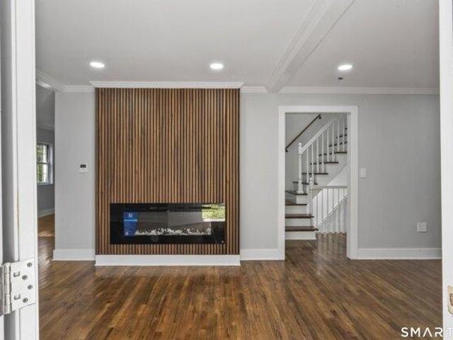 house with 5 bedroom, Bethel CT ES104266556