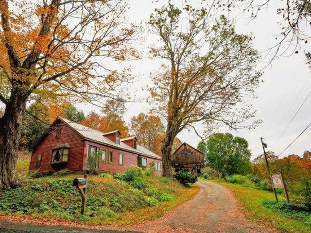 house with 5 bedroom, Bethel VT ES105105358