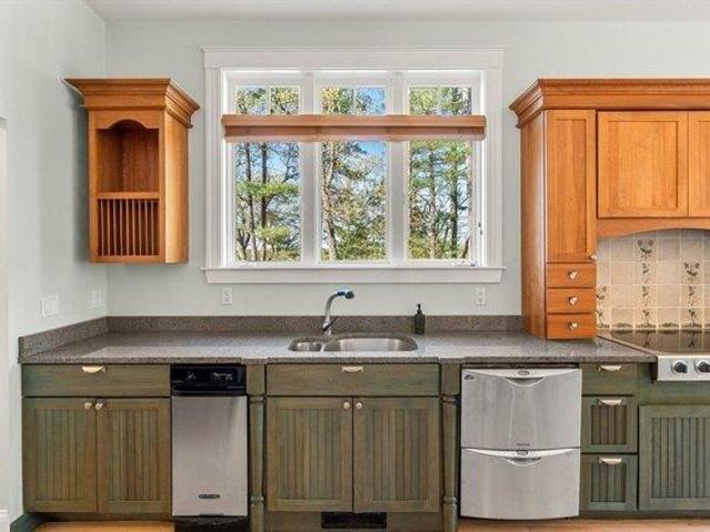 house with 5 bedroom, Beverly MA ES105095011