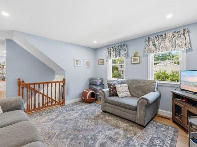 house with 5 bedroom, Billerica MA ES104850645