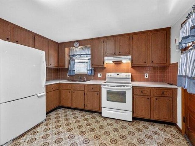 house with 5 bedroom, Billerica MA ES104852551