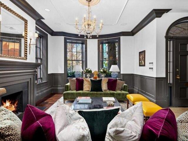 house with 5 bedroom, Boston MA DLS102477418