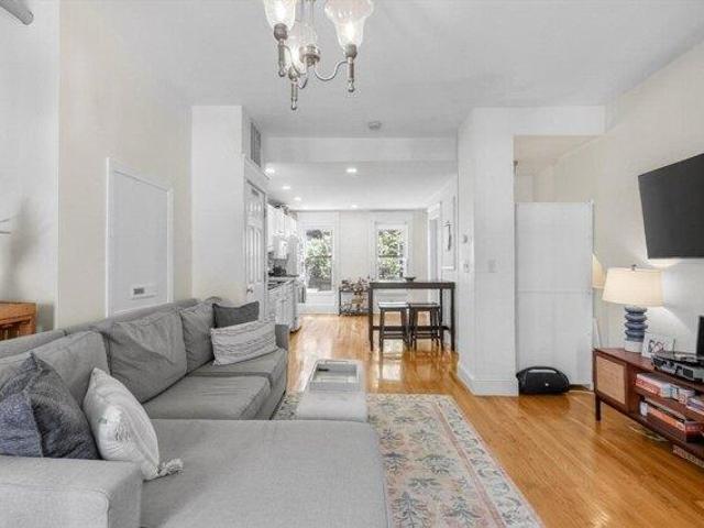 house with 5 bedroom, Boston MA DLS102727772