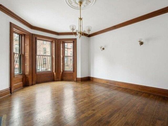 house with 5 bedroom, Boston MA DLS102860740
