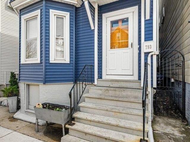 house with 5 bedroom, Boston MA DLS102961877