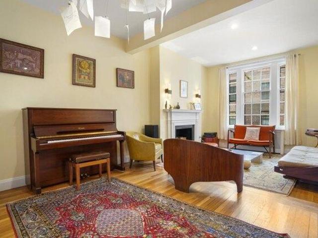 house with 5 bedroom, Boston MA ES103499735