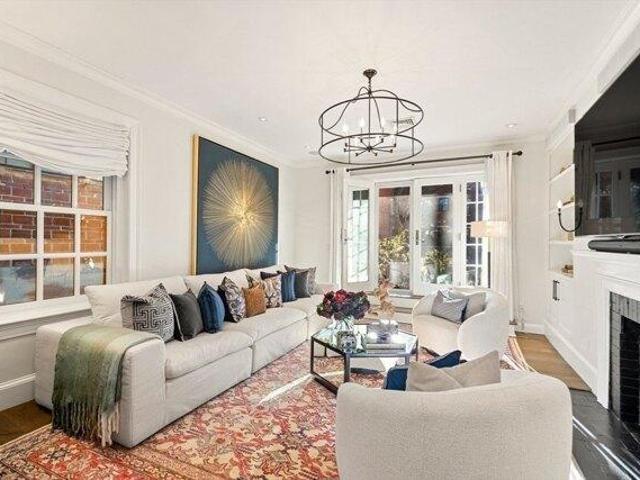 house with 5 bedroom, Boston MA ES104604137