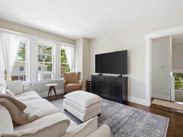 house with 5 bedroom, Boston MA ES104606594