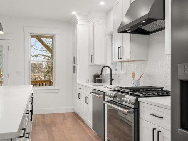 house with 5 bedroom, Boston MA ES104789950