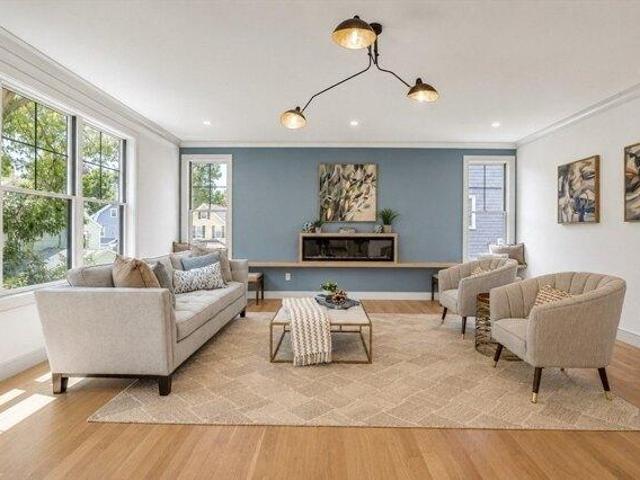 house with 5 bedroom, Boston MA ES104853288