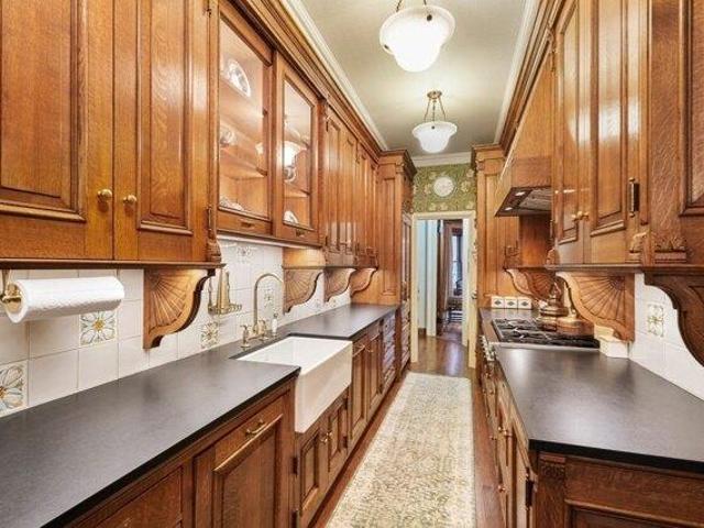 house with 5 bedroom, Boston MA ES104903375