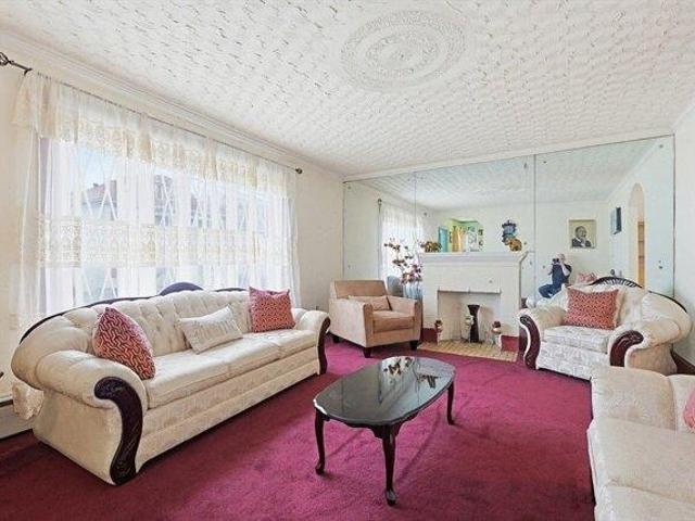 house with 5 bedroom, Boston MA ES104114541