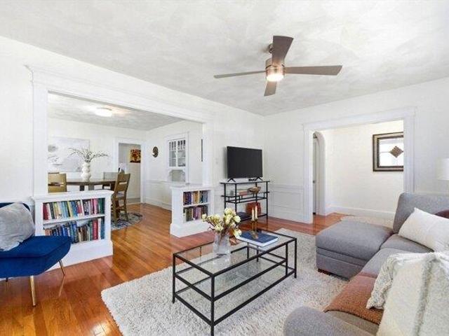 house with 5 bedroom, Boston MA ES104192494