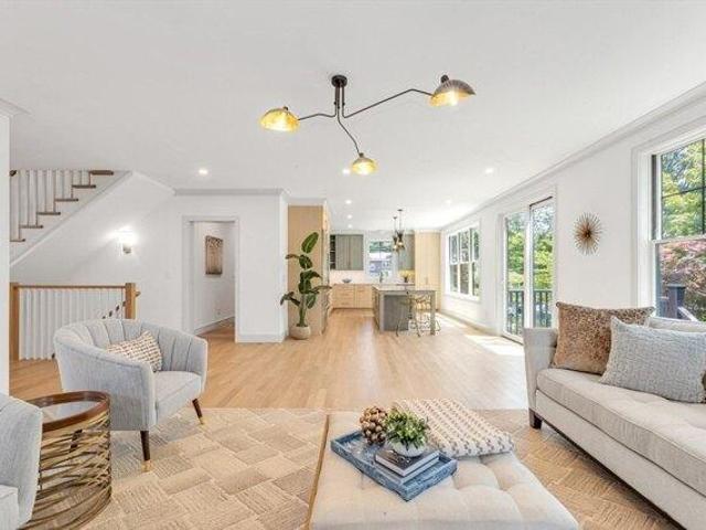 house with 5 bedroom, Boston MA ES104263343