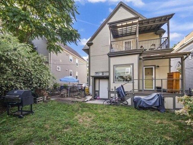 house with 5 bedroom, Boston MA ES105059571