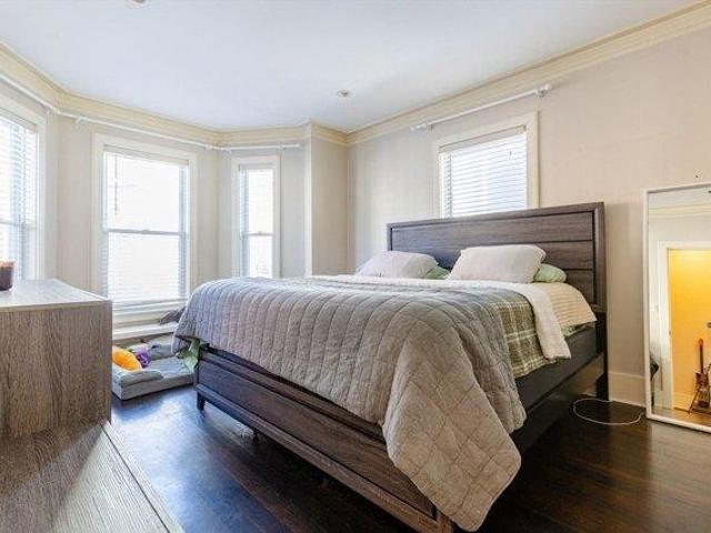 house with 5 bedroom, Boston MA ES105124730