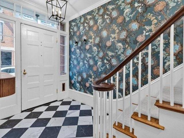 house with 5 bedroom, Boston MA ES105191273