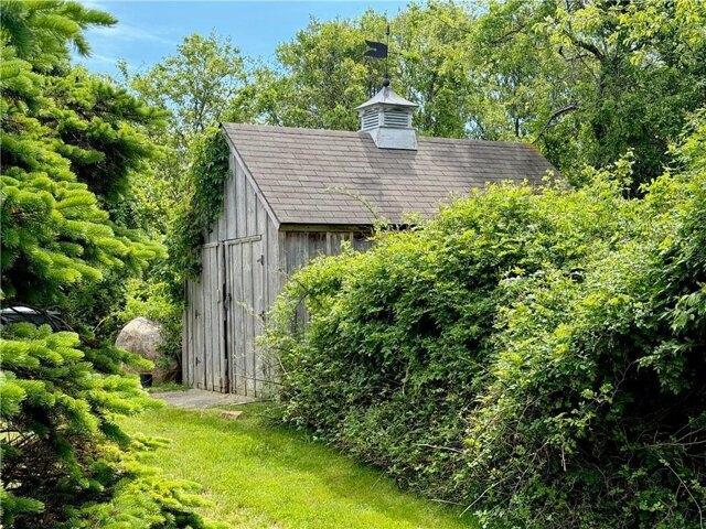 house with 5 bedroom, Block Island RI DS104233570