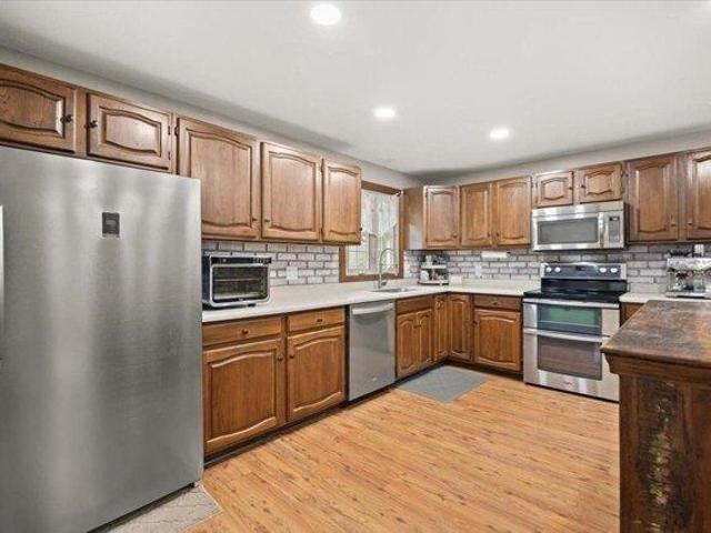 house with 5 bedroom, Blackstone MA ES103441090