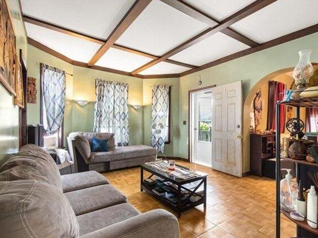 house with 5 bedroom, Brockton MA ES104809090