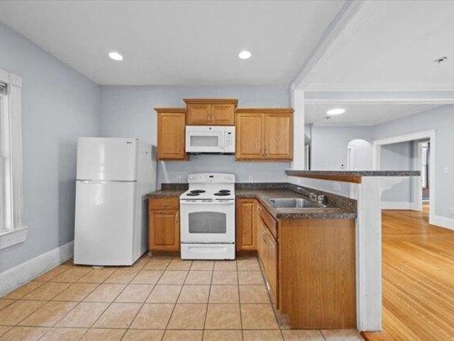 house with 5 bedroom, Brockton MA ES104809880
