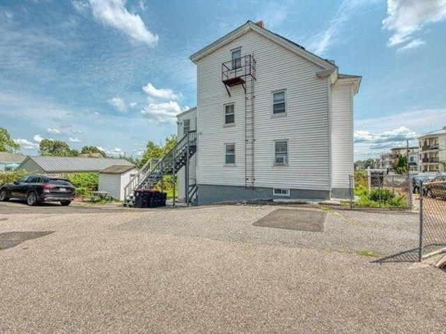 house with 5 bedroom, Brockton MA ES105080175