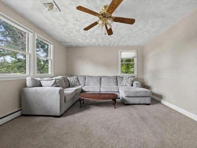 house with 5 bedroom, Brockton MA ES105172618