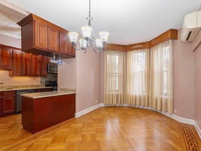 house with 5 bedroom, Brooklyn NY ES103605611