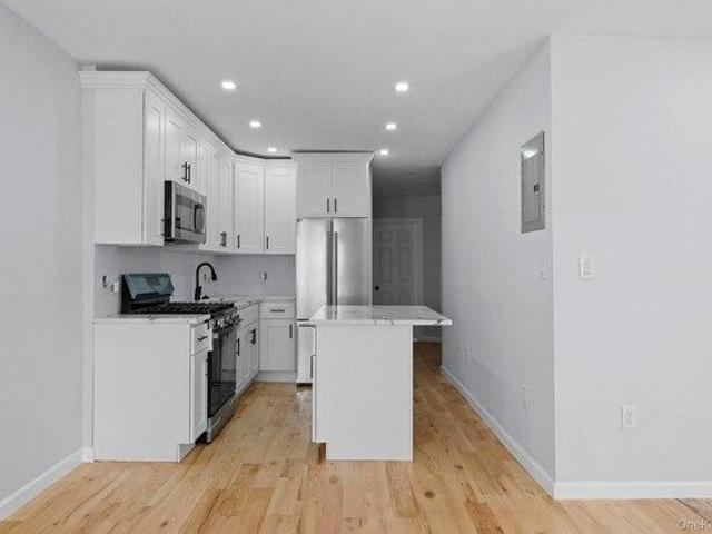 house with 5 bedroom, Brooklyn NY ES103623511