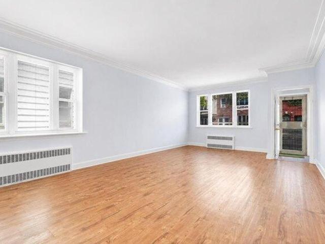 house with 5 bedroom, Brooklyn NY ES104906644