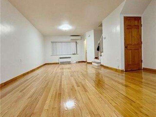 house with 5 bedroom, Brooklyn NY ES104909608